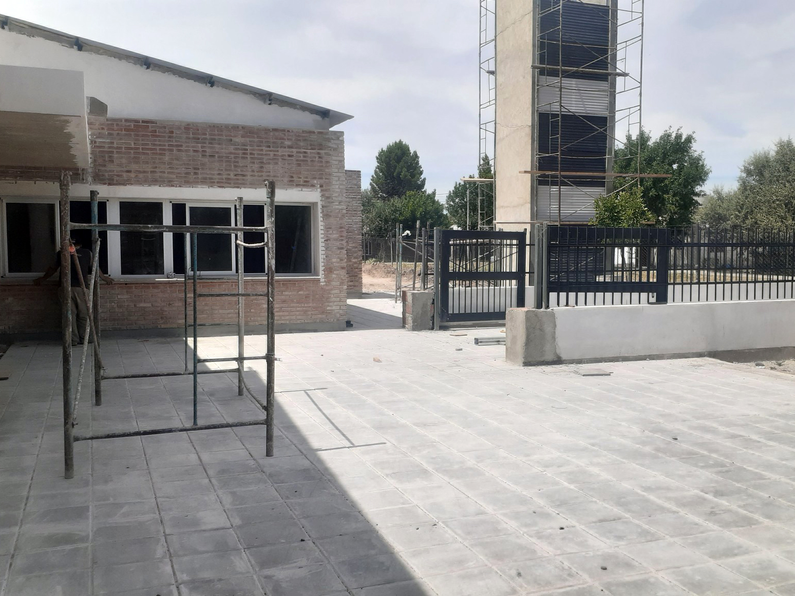 Avanza la construcción del JIN 12 de 25 de Mayo - lareforma.com.ar