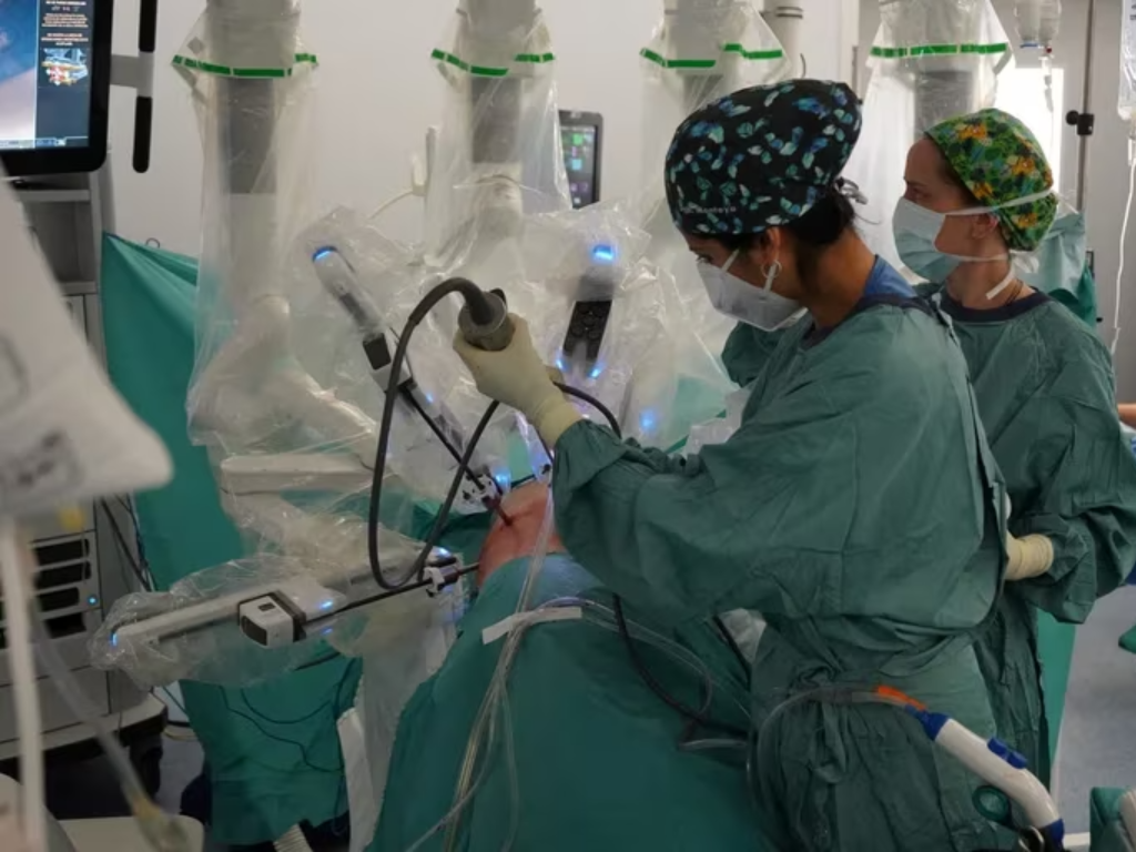 Realizaron el primer trasplante pulmonar con un robot sin abrir el ...
