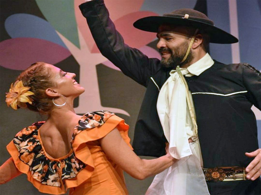 Lucas Quintero y Andrea Muñoz bailan en Cosquín - maracódigital.net