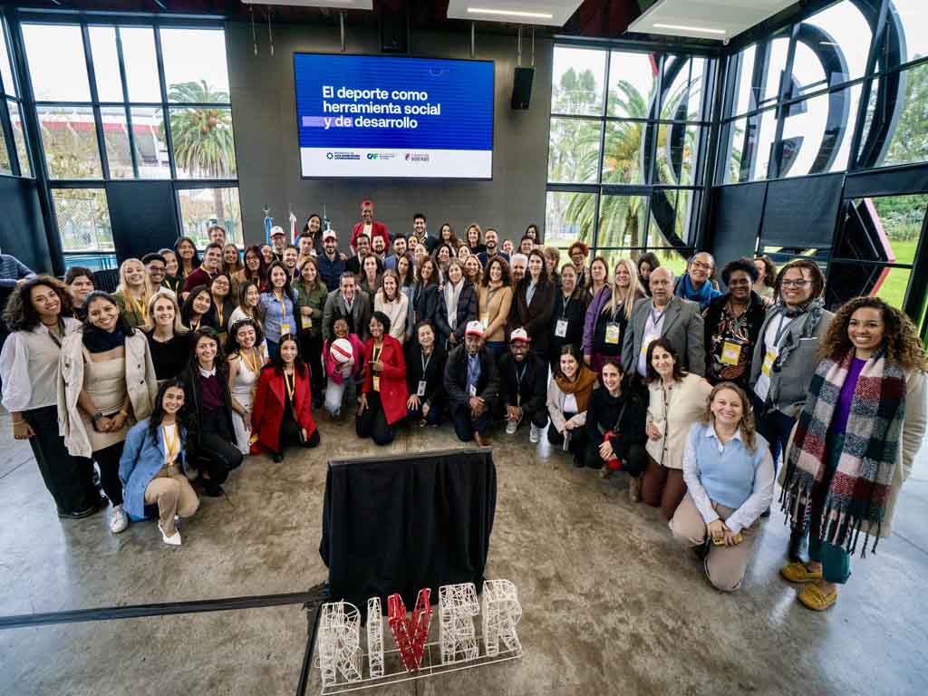 Alonso asistió a un encuentro junto a alcaldesas del Cono Sur ...