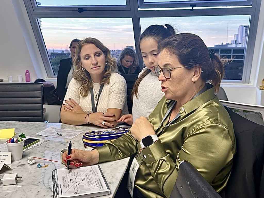 Alonso asistió a un encuentro junto a alcaldesas del Cono Sur ...